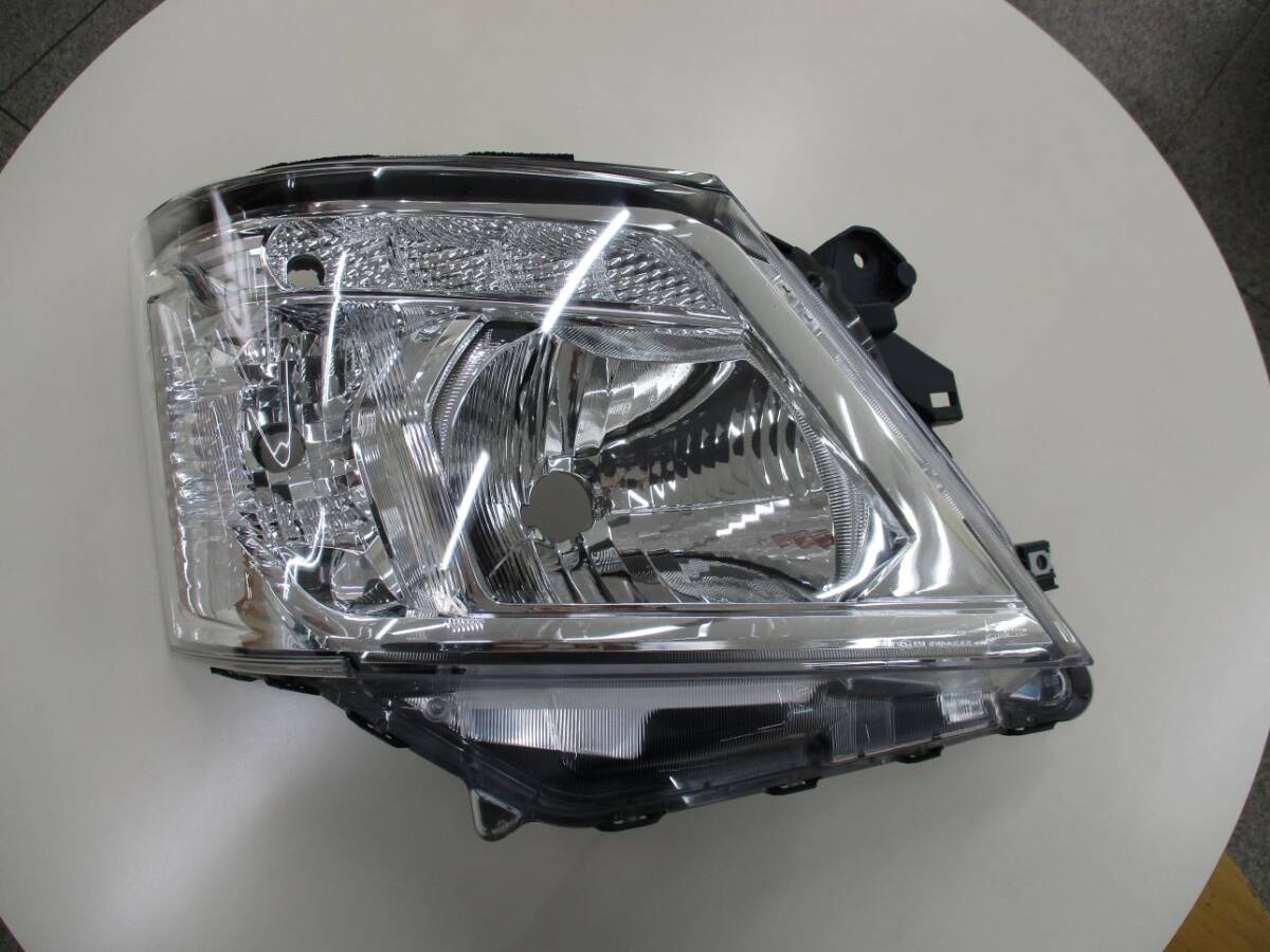 Yahoo!オークション - ニッサン・NV350キャラバン LDF-VW2E26 右ヘッド...