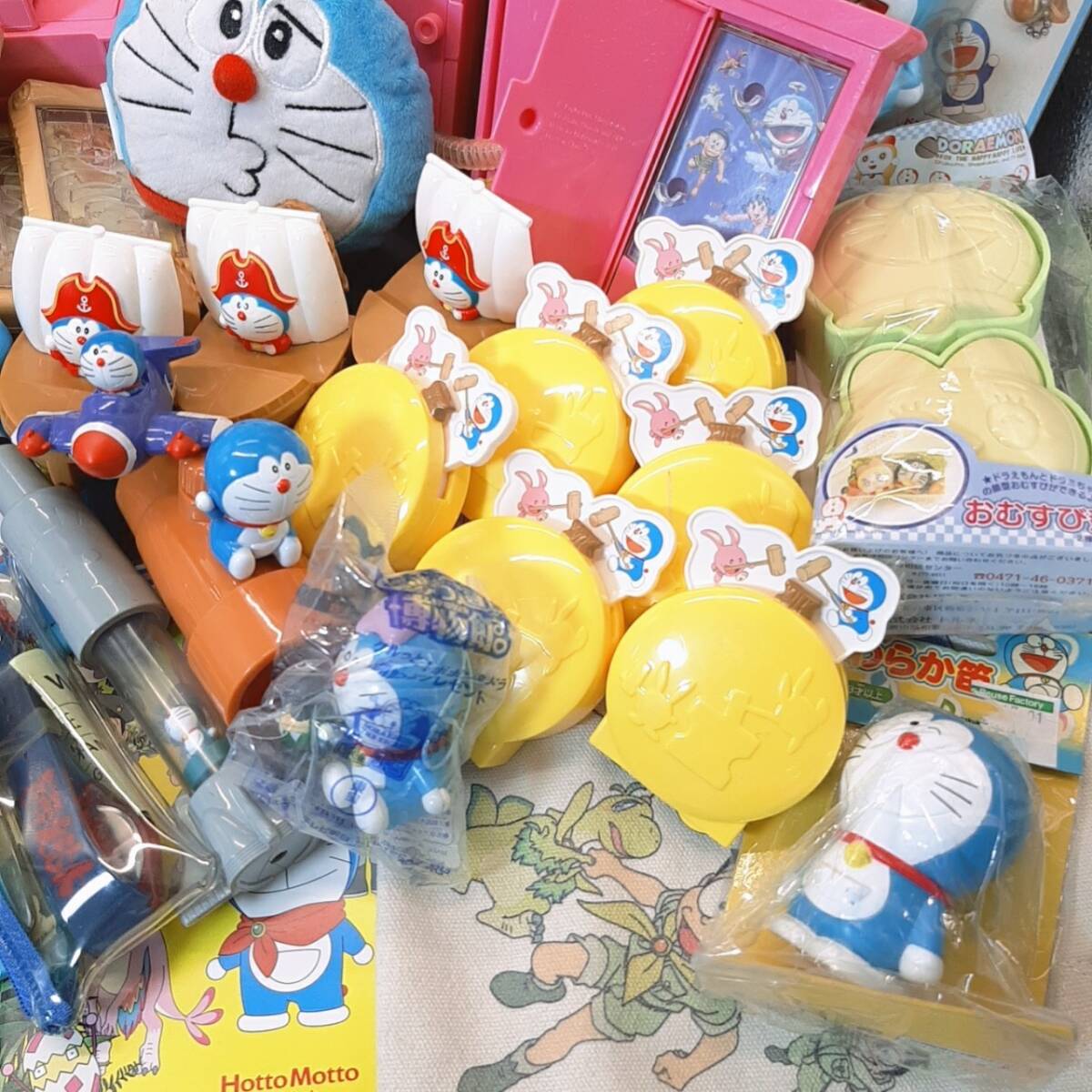 Yahoo!オークション - n58 ドラえもん グッズ まとめ 大量 ぬいぐるみ ...