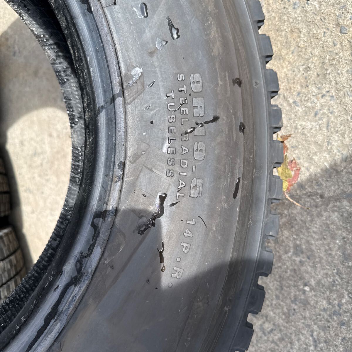 Yahoo!オークション - 2620 ダンロップ 9R19.5 14PR バリ山 スタッドレ...