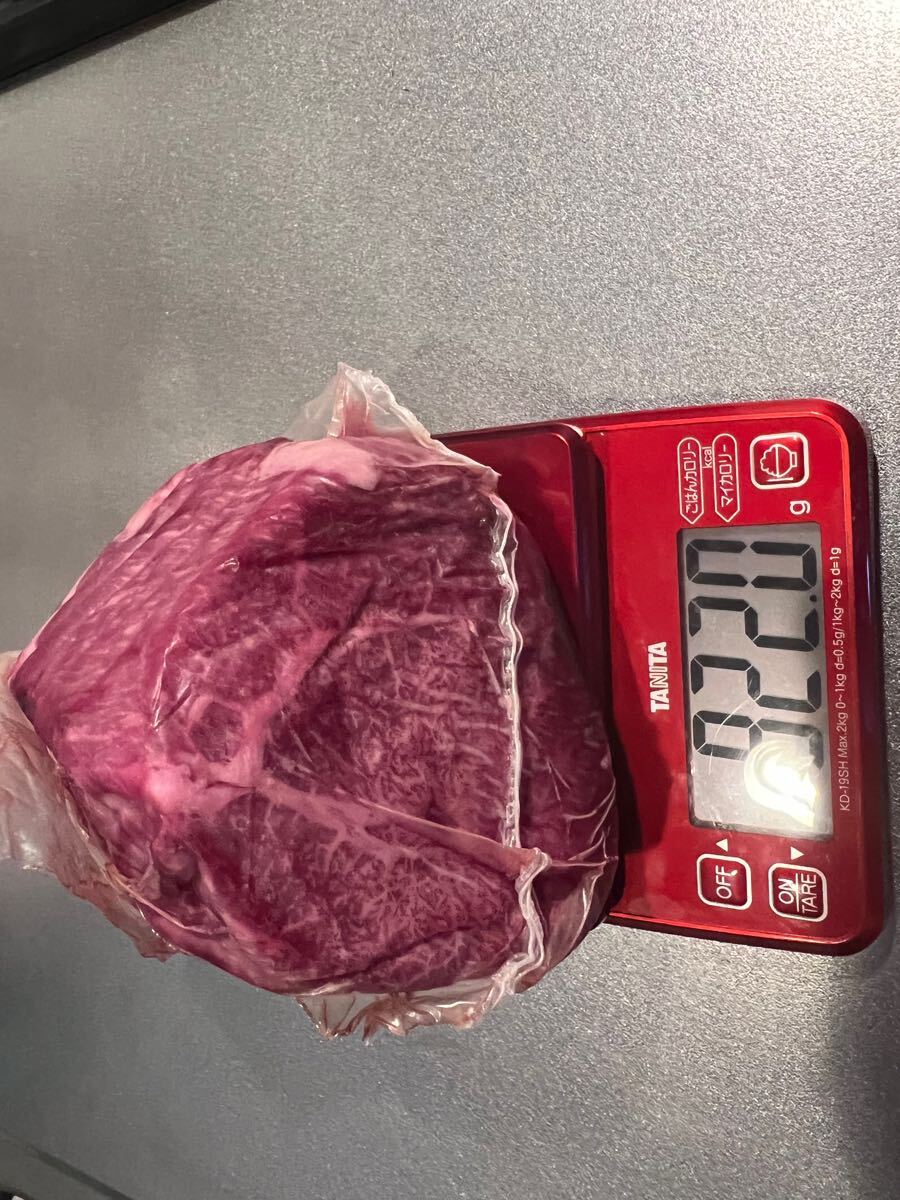 Yahoo!オークション - 国産黒毛和牛A4ランク モモ ロース材 2554g