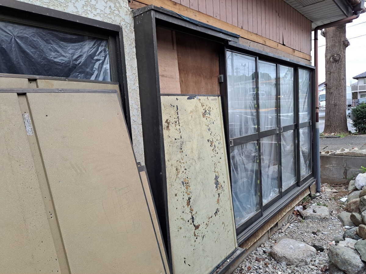 ガレージ 入口 アルミサッシ2600×1700ミリ 品引き取り希望(窓、サッシ)｜売買されたオークション情報、yahooの商品情報をアーカイブ公開 - オークファン（aucfan.com）