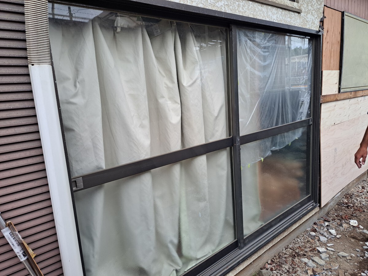 Yahoo!オークション - ガレージ 入口 倉庫出入口 アルミサッシ2600×18...