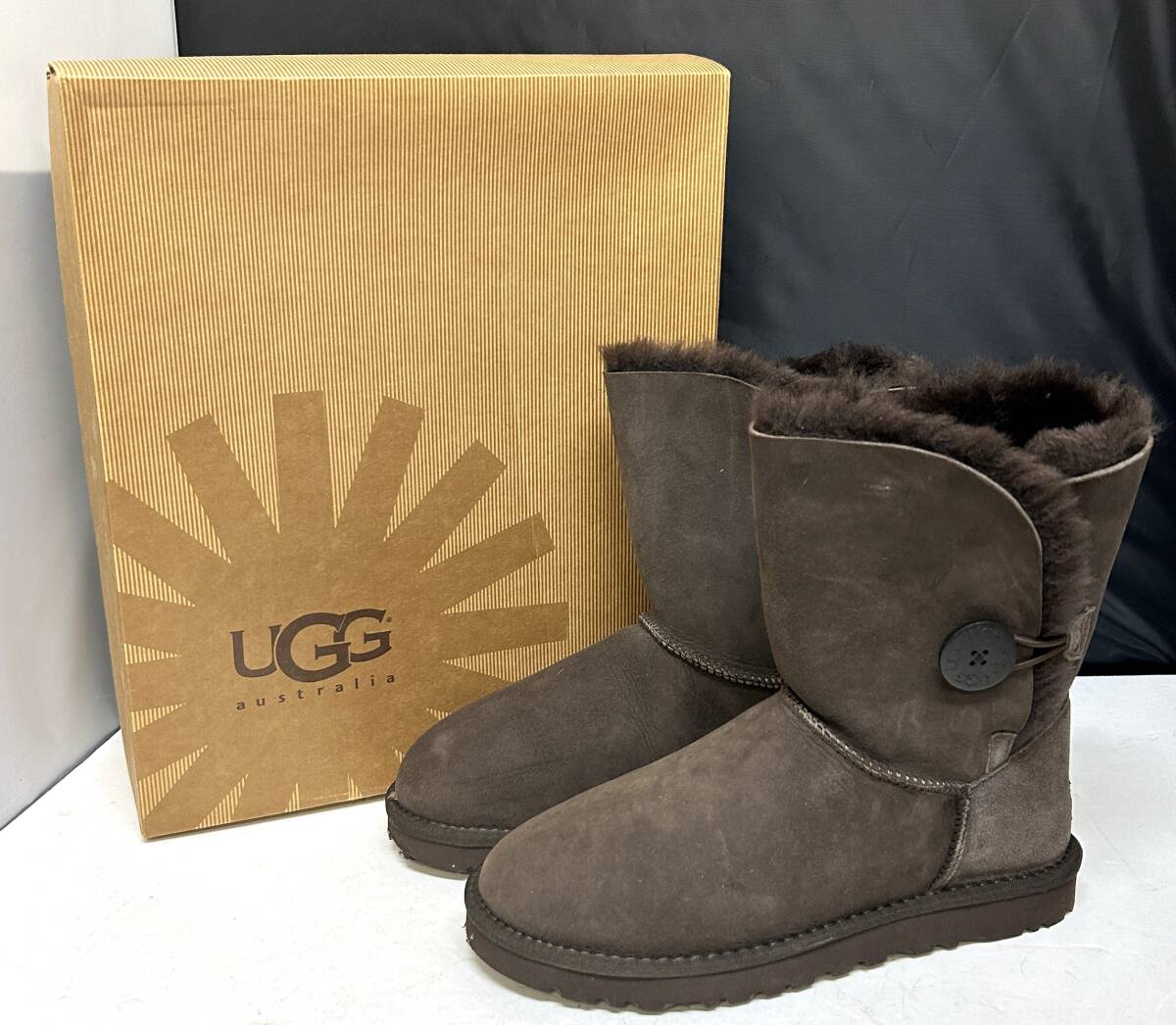 UGG アグ ムートンブーツ ショートブーツ ブラウン 24cm 品(US6)｜売買されたオークション情報、yahooの商品情報をアーカイブ公開 - オークファン（aucfan.com）
