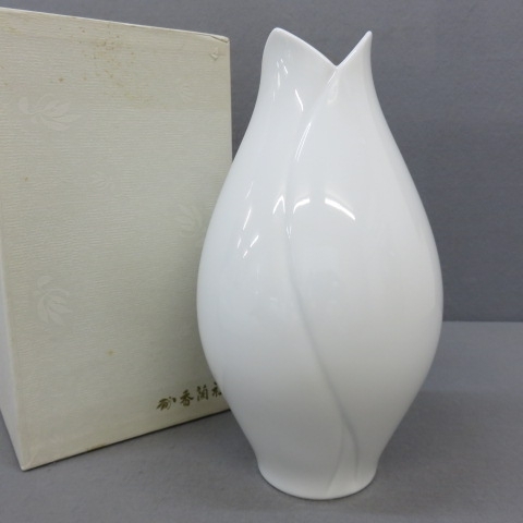 Yahoo!オークション - K321 香蘭社 白磁 つぼみ 花瓶 7/23 A