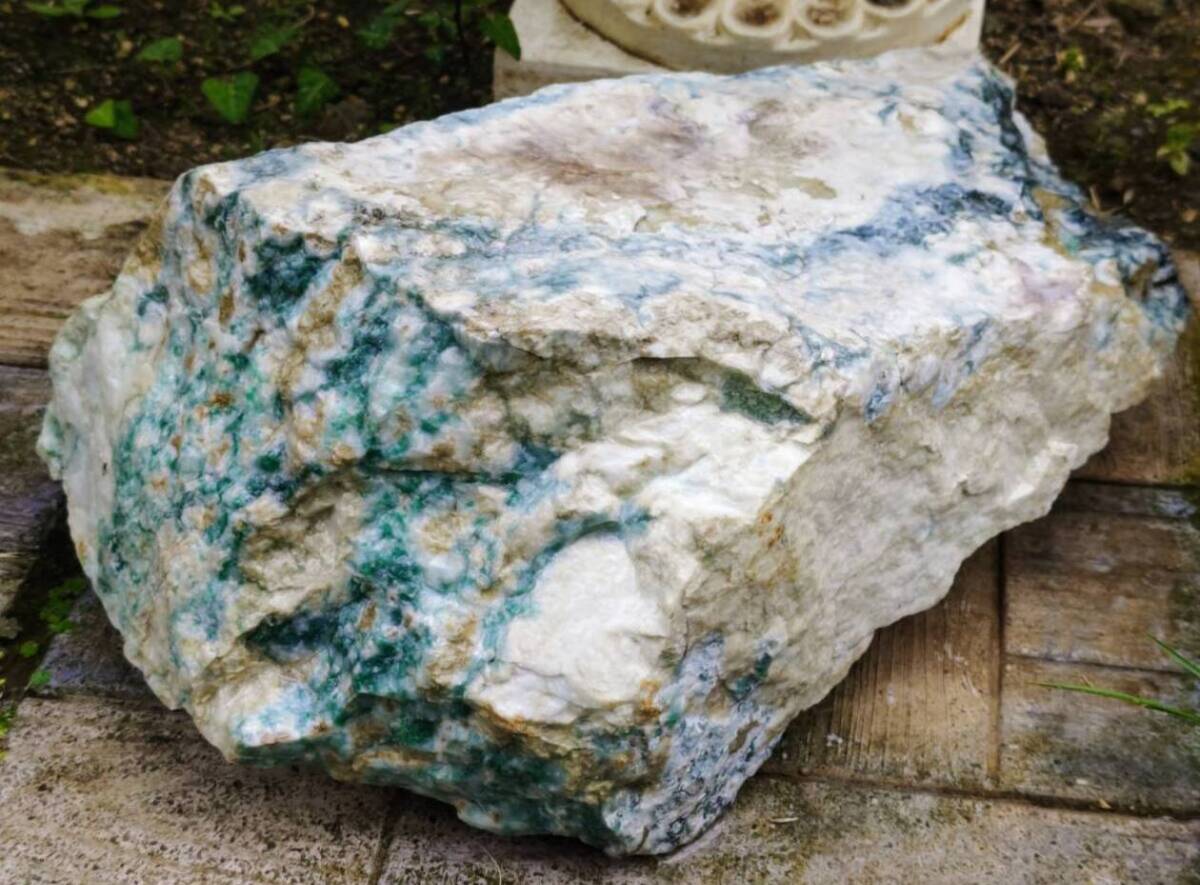 Yahoo!オークション - 【糸魚川・鮮緑】 33.8kg 翡翠 ヒスイ 原石 翡翠...