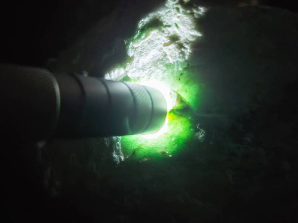 Yahoo!オークション - 【糸魚川・鮮緑】 33.8kg 翡翠 ヒスイ 原石 翡翠...