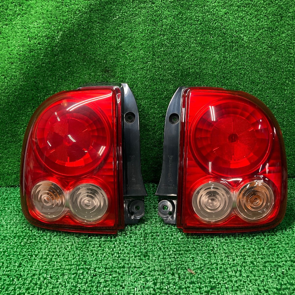 Yahoo!オークション - アルトラパン HE22S X 左右 テールランプ テー...