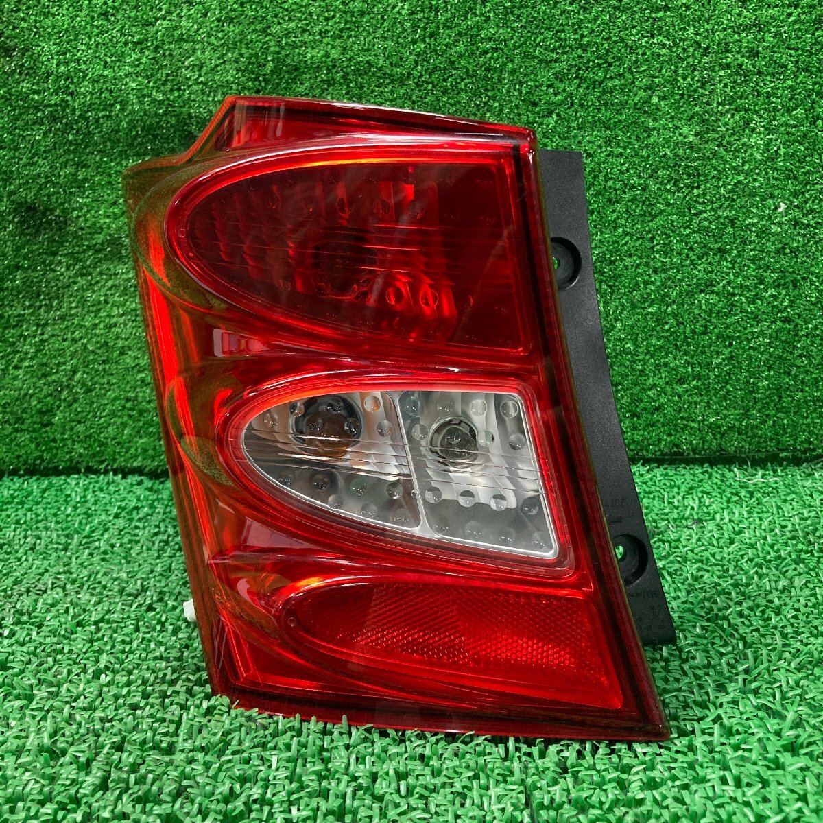 Yahoo!オークション - フリード GB3 G 左 テールランプ テールライト ...