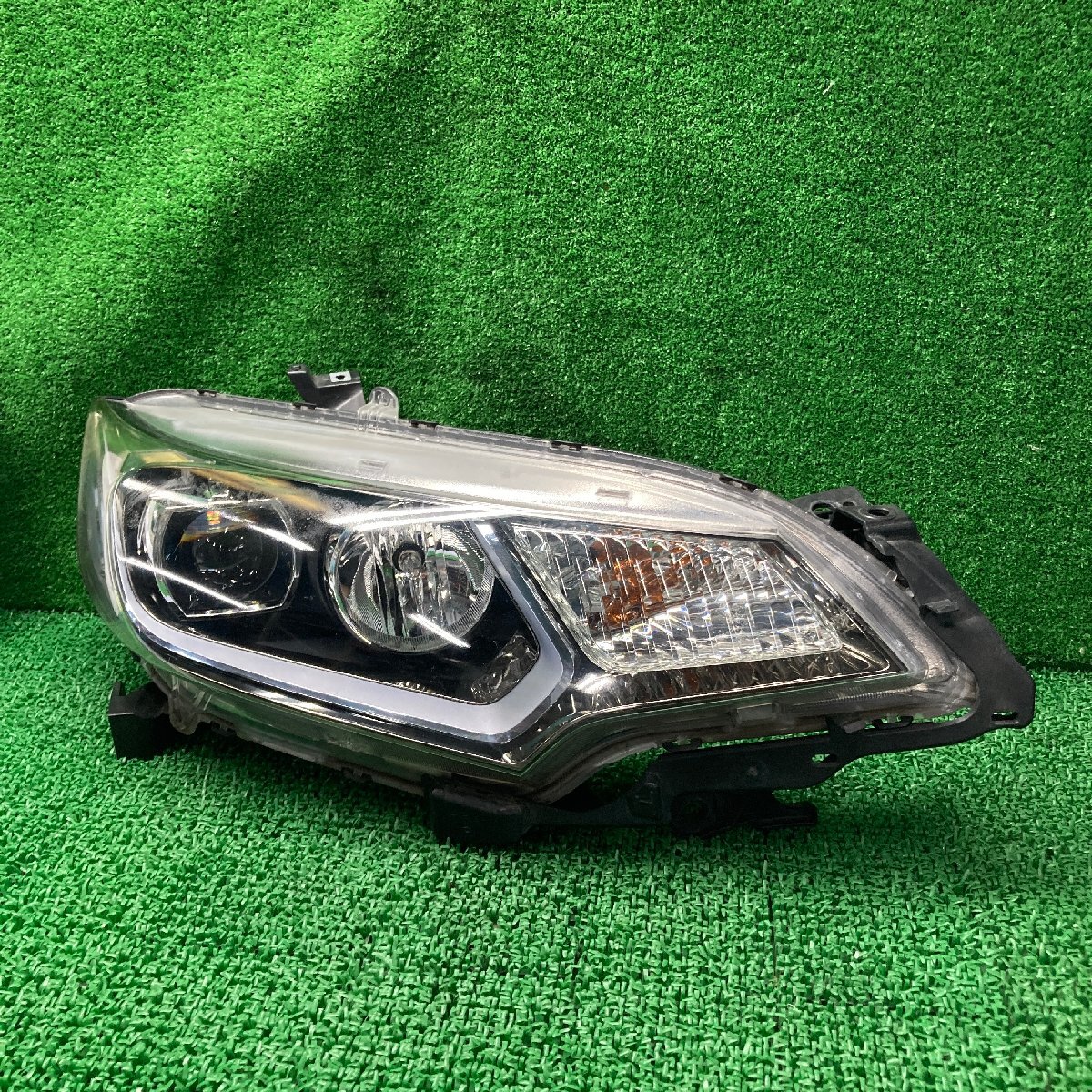 Yahoo!オークション - フィット GP5 Lパッケージ 右 ヘッドランプ ヘ...