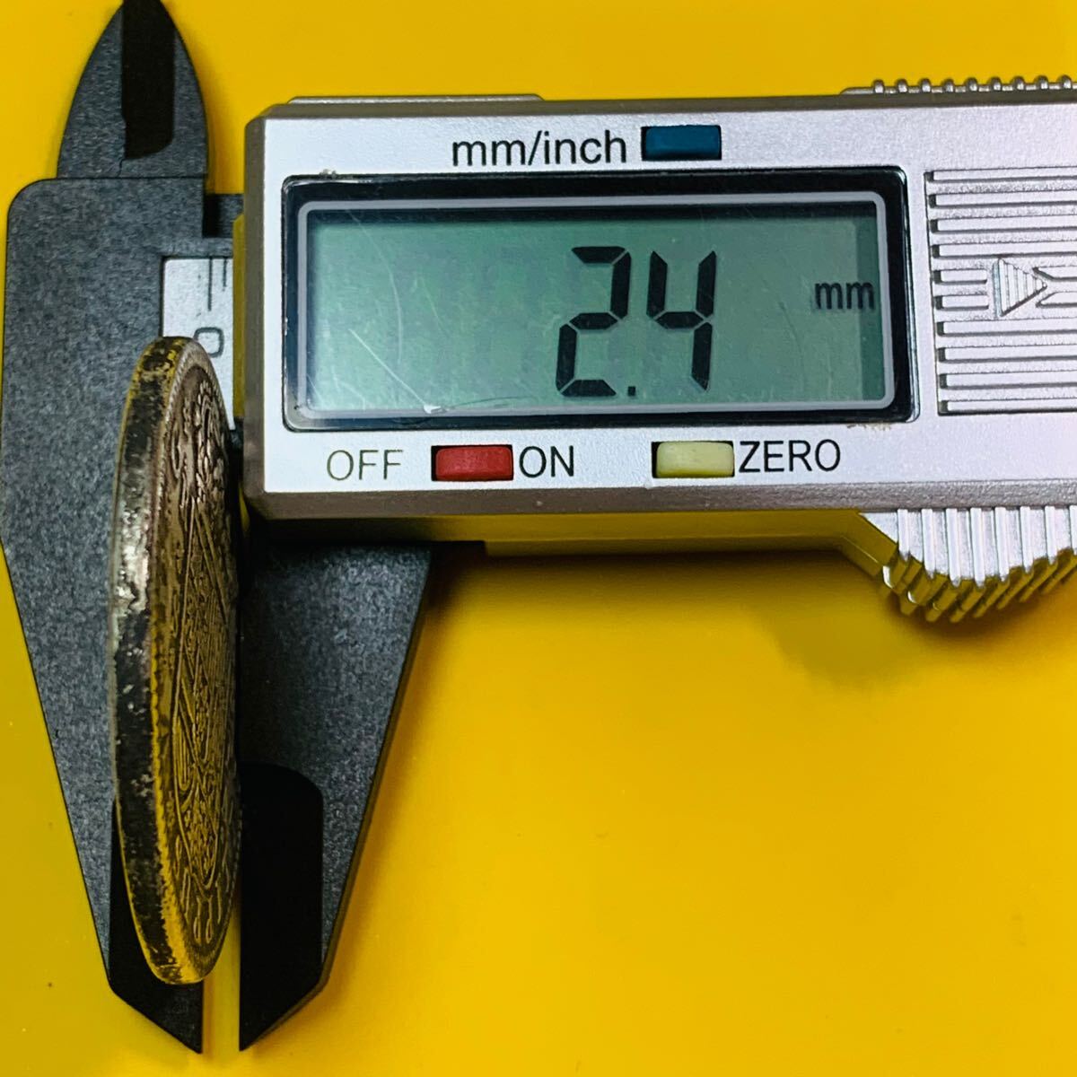 Yahoo!オークション - 銀貨 古銭 1731年 スペイン帝国 フェリペ五世 8P...