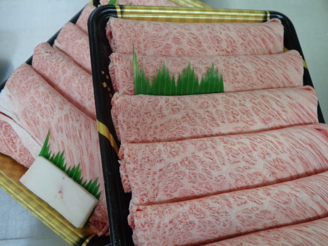 Yahoo!オークション - ふらの和牛A5牝 超特肩ロースすき焼き 3kg ...