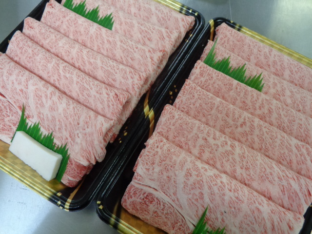 Yahoo!オークション - ふらの和牛A5牝 超特肩ロースすき焼き 3kg ...