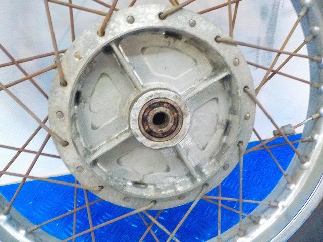 Yahoo!オークション - d318 カワサキ KH マッハ 純正 スポークリアホイ...