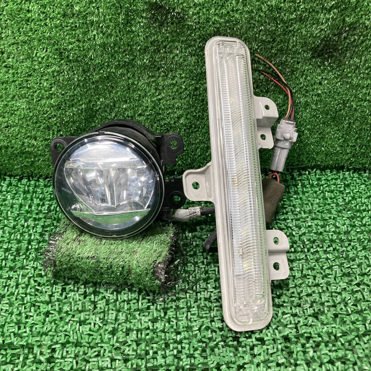 Yahoo!オークション - スペーシア MK42S Zターボ 左 フォグランプ デ...