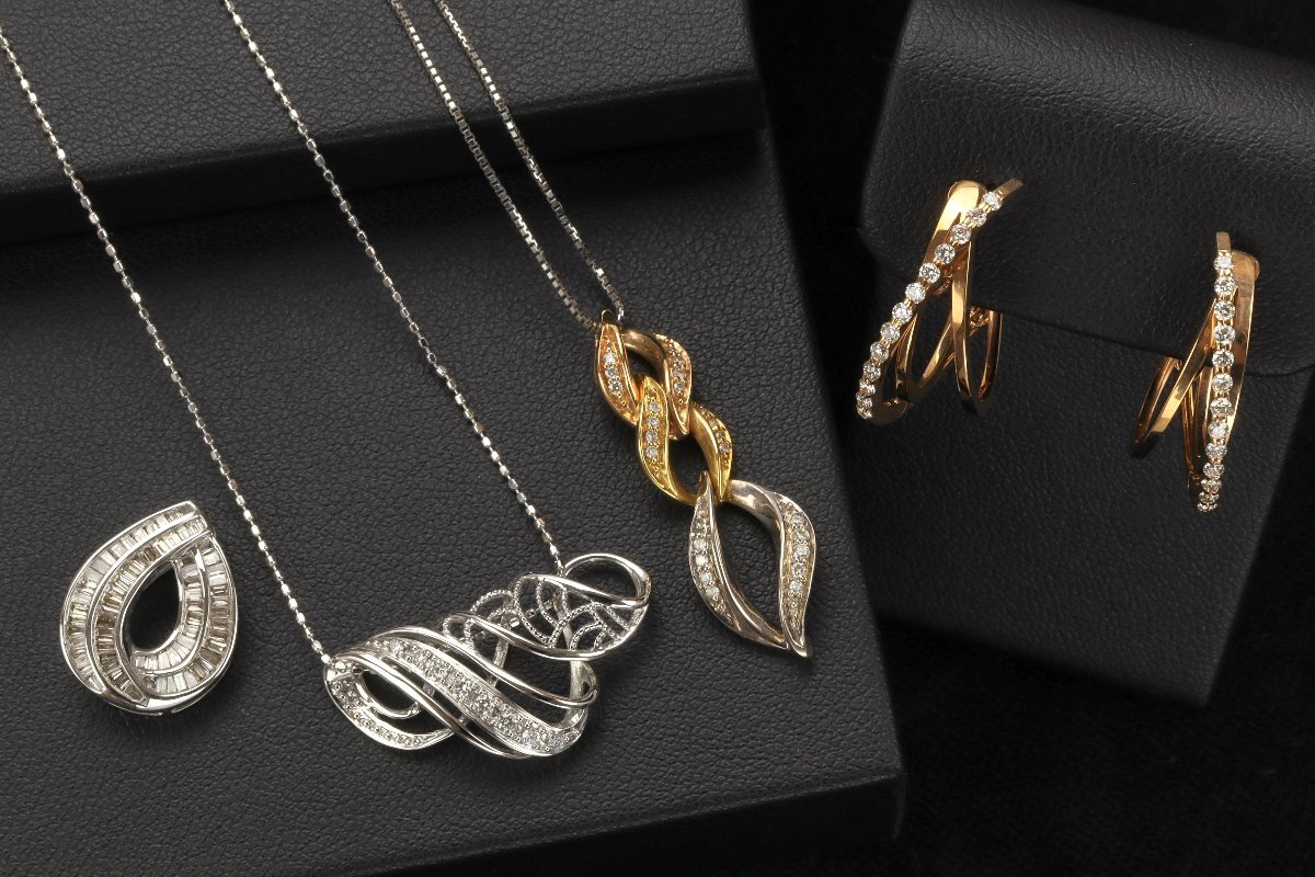 おたからや K18/K18WG刻印 ジュエリー4点 約15.3g ダイヤ付き ペンダント イヤリングなど テスター真贋済 L-B18825(ホワイトゴールド)｜売買されたオークション情報 ...
