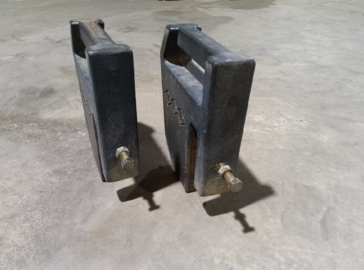 Yahoo!オークション - （埼玉） イセキ トラクターウエイト 15Kg 2個セ...