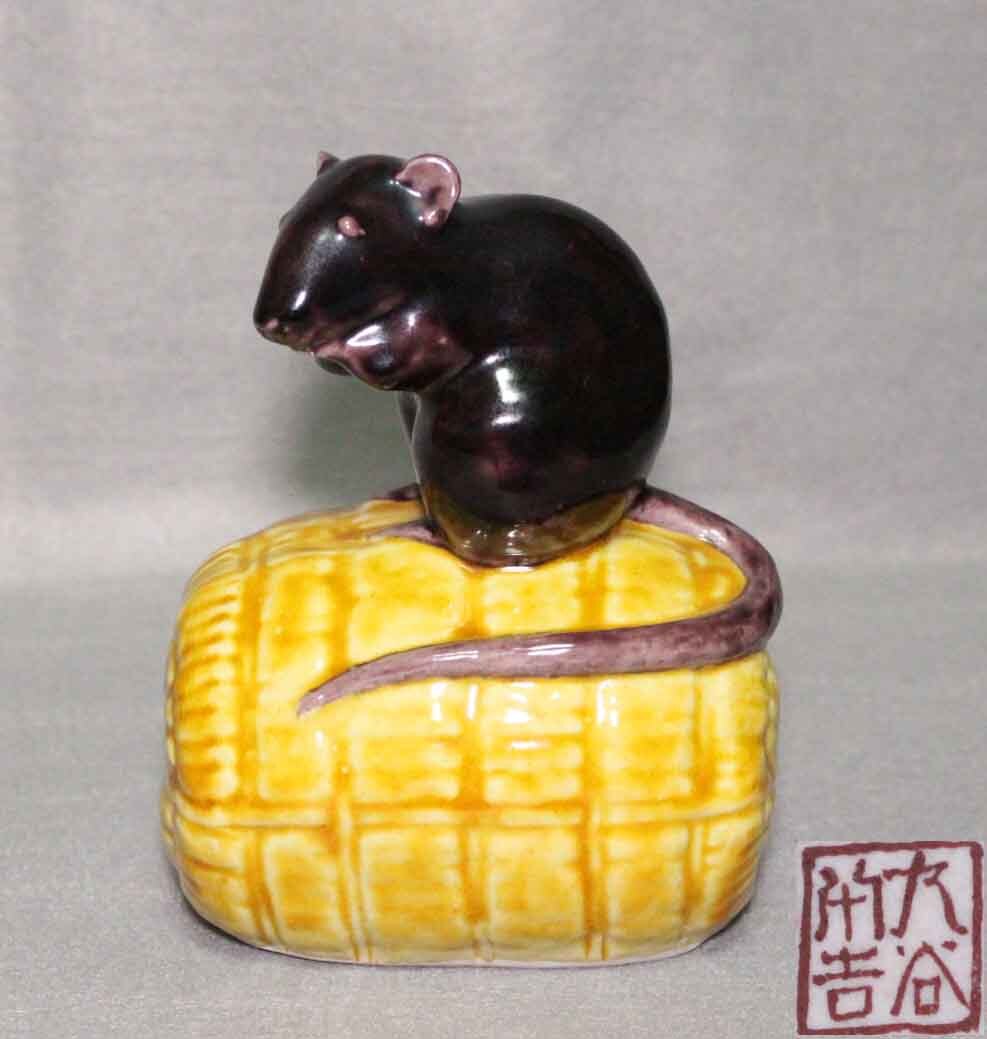 Yahoo!オークション - [j302]九谷焼 置物 ネズミ 15cm 米俵 干支 徳田...