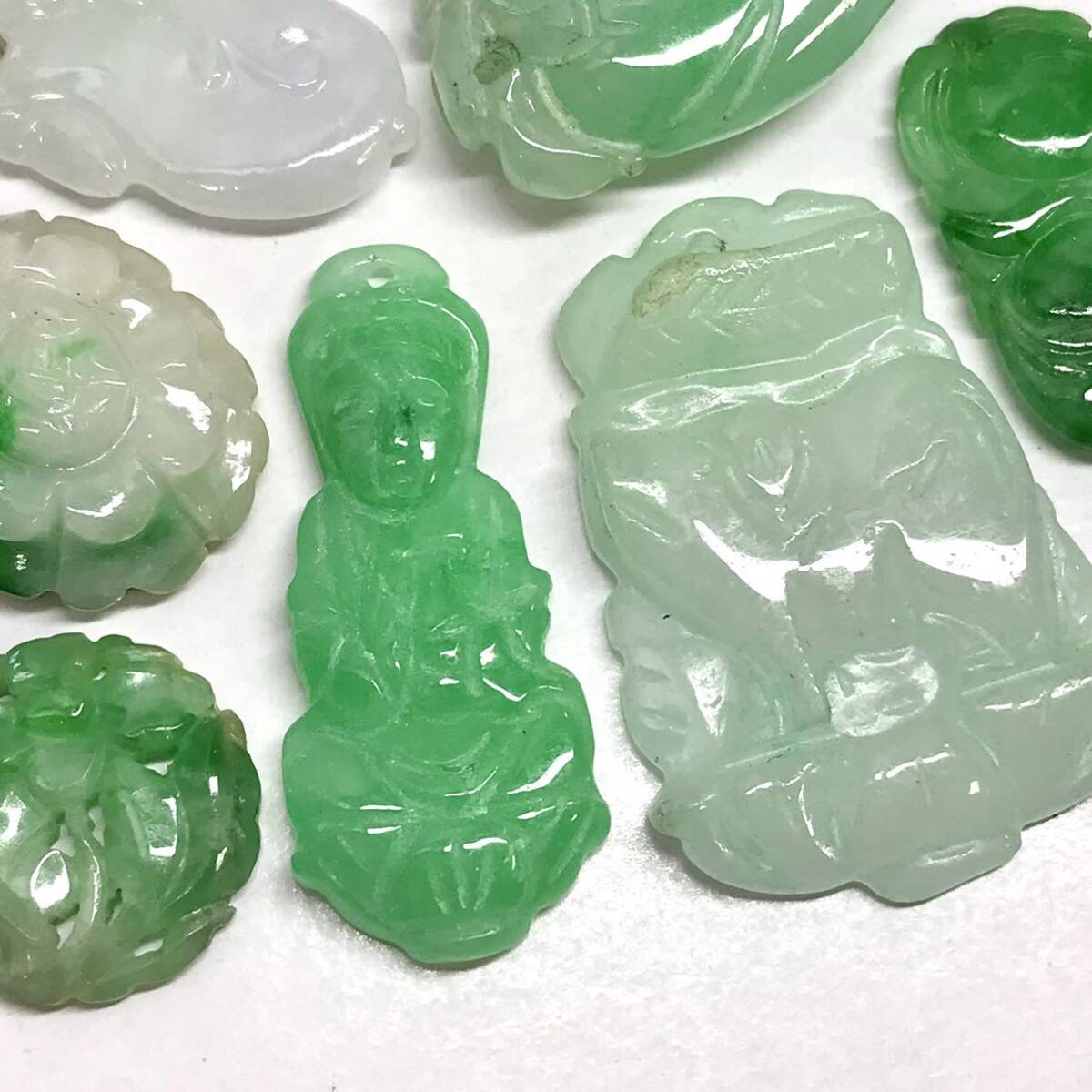 Yahoo!オークション - 彫刻 (天然本翡翠おまとめ127.5ct)o ルース 裸石...