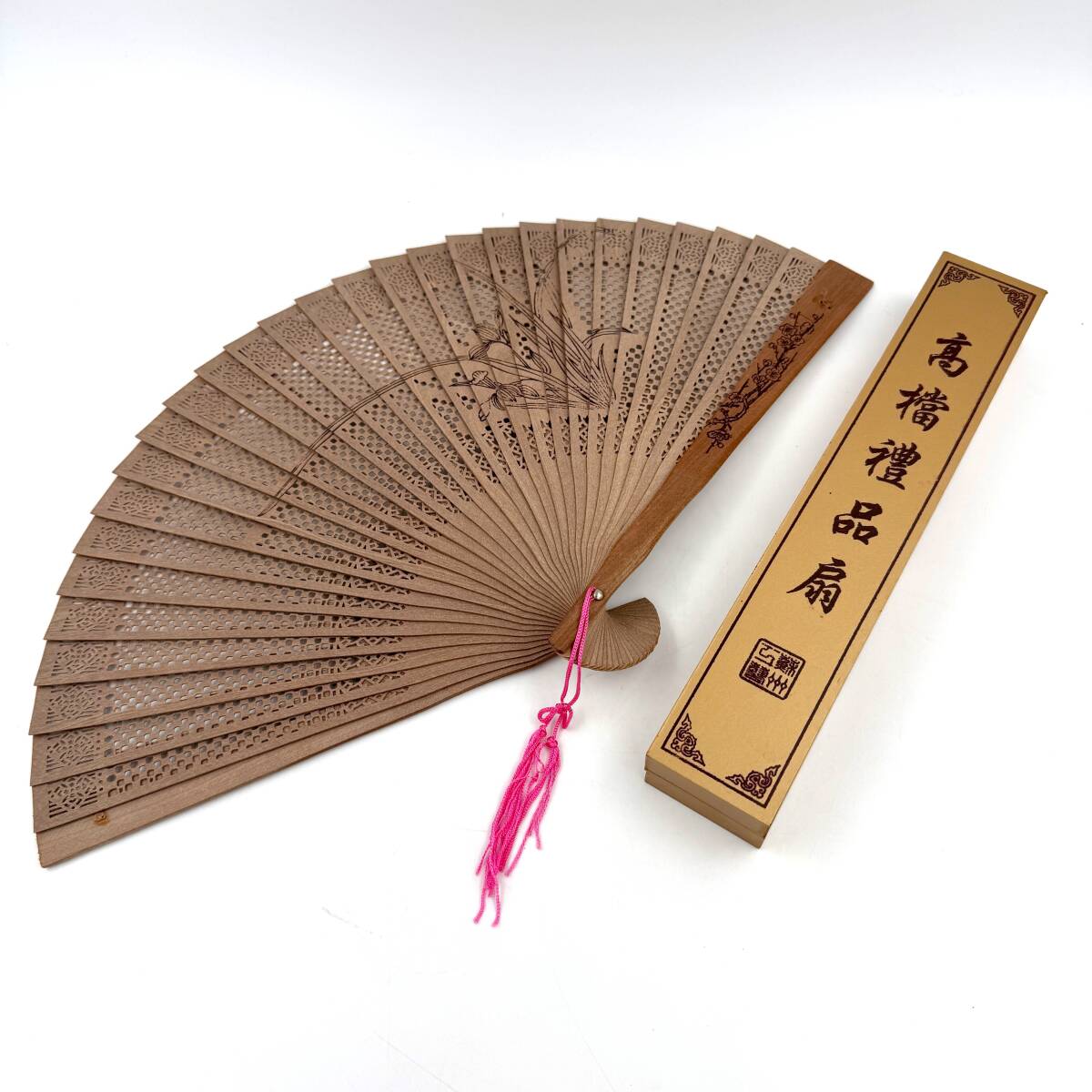 Yahoo!オークション - ＃2981 高襠禮品扇 木製 透かし彫り 扇子 木箱 ...