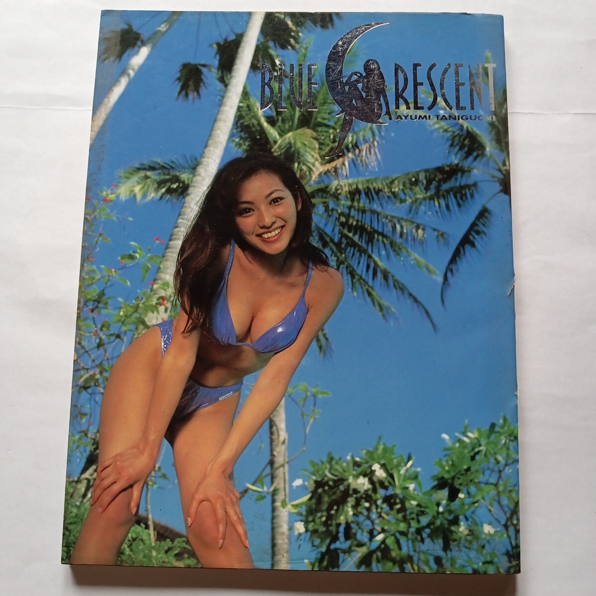 Yahoo!オークション - 谷口あゆみ 写真集 BLUE CRESCENT