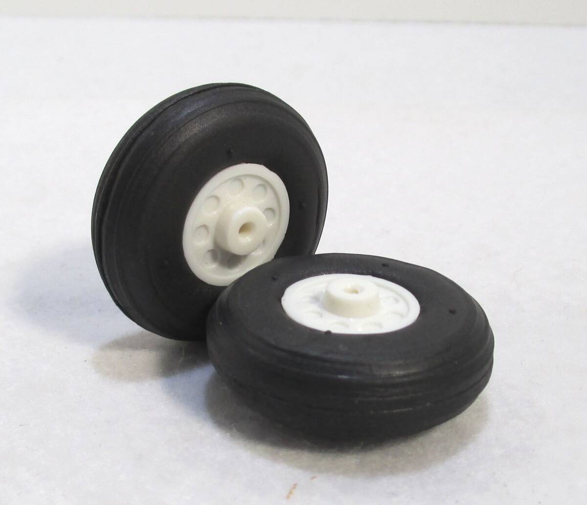 Yahoo!オークション - RGK 軽量スポンジタイヤ 45mm x 15mm 2個. 飛行...