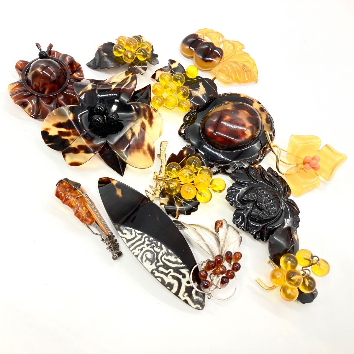 鼈甲 琥珀ブローチおまとめ o 重量約113.3g べっ甲 ベッコウ コハク アンバー amber accessory broach DB3(アンバー、琥珀)｜売買されたオークション情報 ...