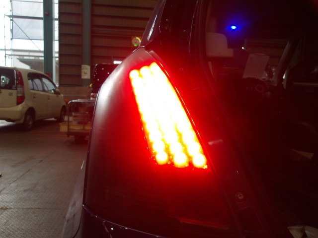 Yahoo!オークション - 中古 スズキ スイフト ZC11S 社外 TYC LEDテール...