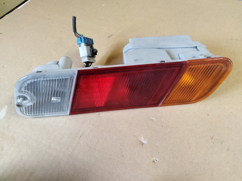 Yahoo!オークション - H23 ミニキャブトラック U61T 右テールライト P5...