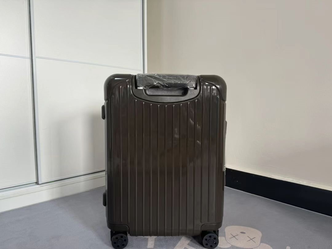 Yahoo!オークション - RIMOWA リモワ ESSENTIAL Cabin 機内持ち込み用...