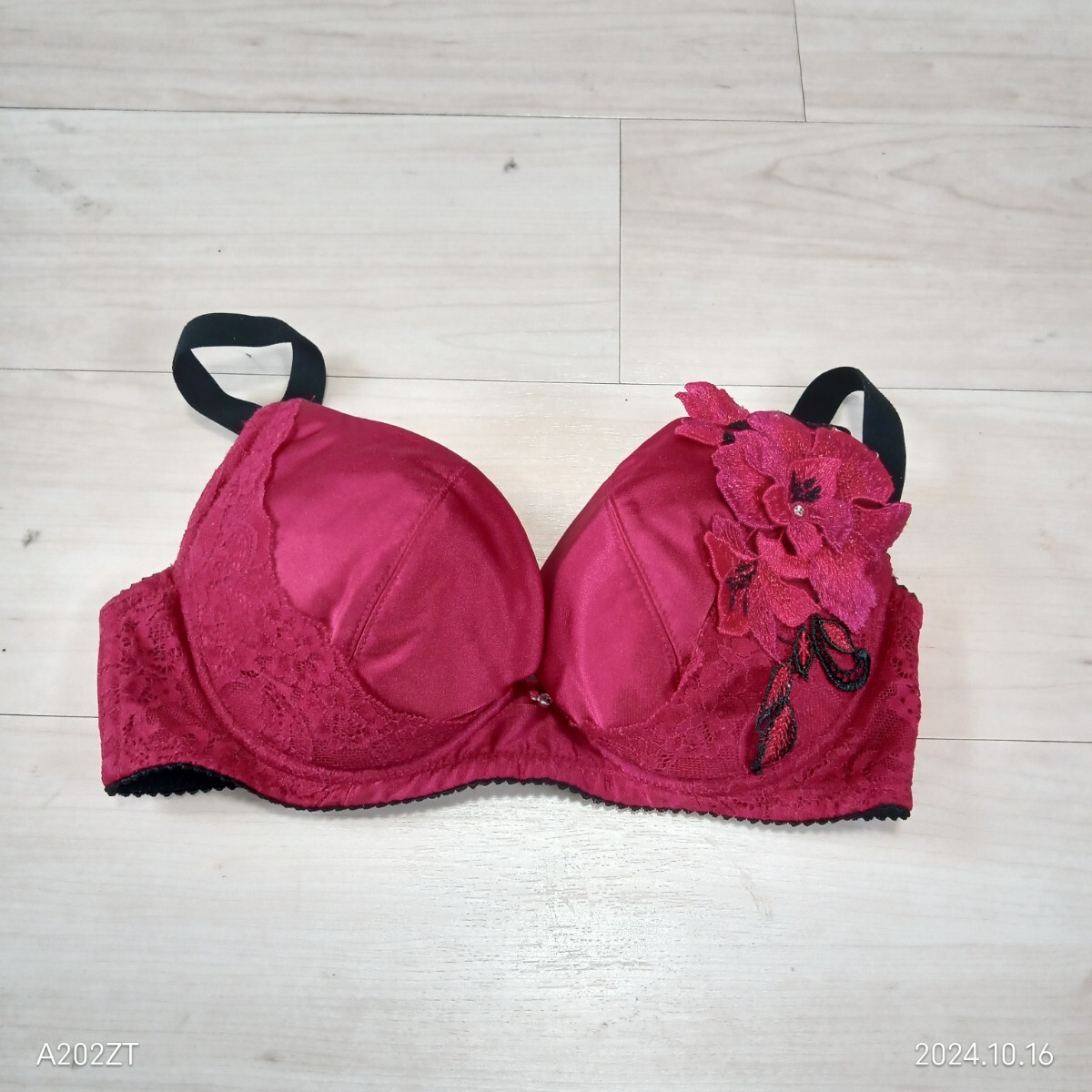 Yahoo!オークション - Salute ブラF65 匿名配送