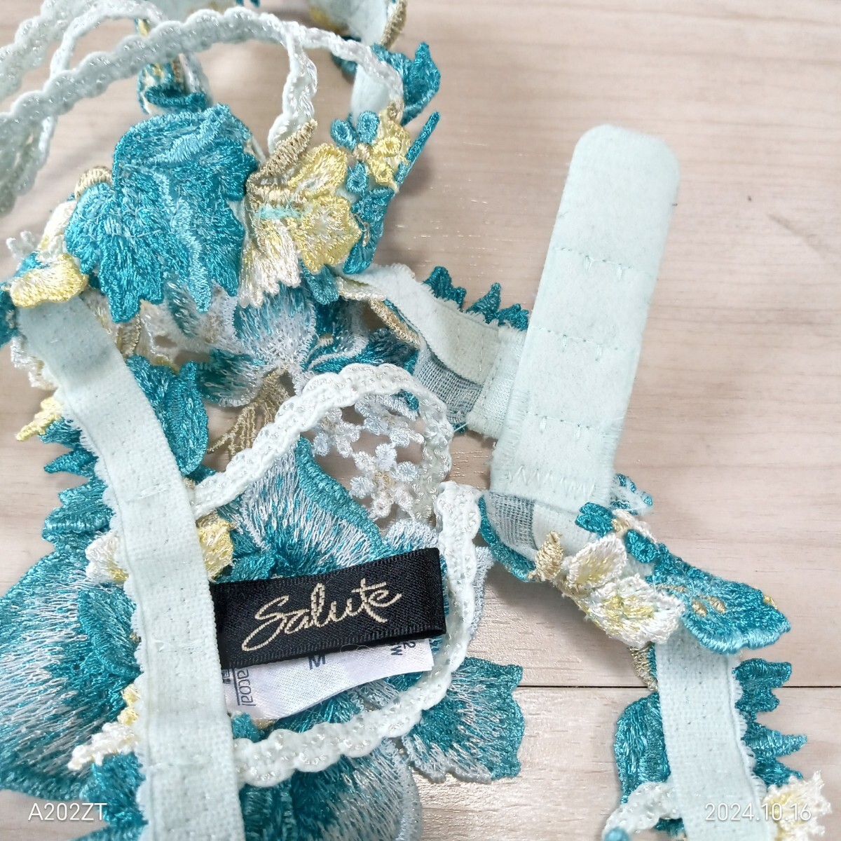 Yahoo!オークション - Salut ガーターベルトM 匿名配送