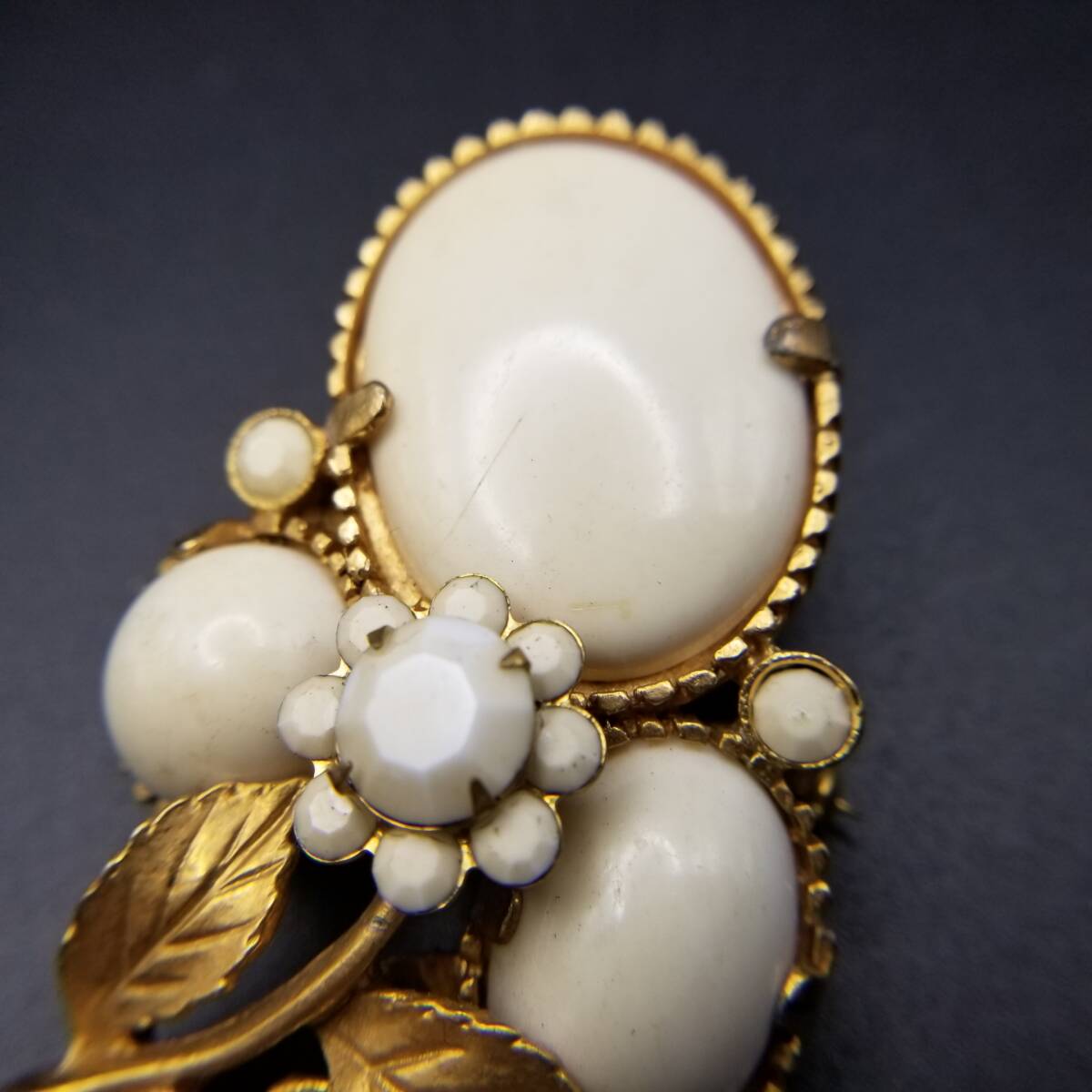 50's 1928 あり ヴィンテージ フラワー ブローチ クラシカル フローラル ラインストーン装飾 ジャンクセット パーツ取り Y19-W(ブローチ)｜売買されたオークション情報 ...