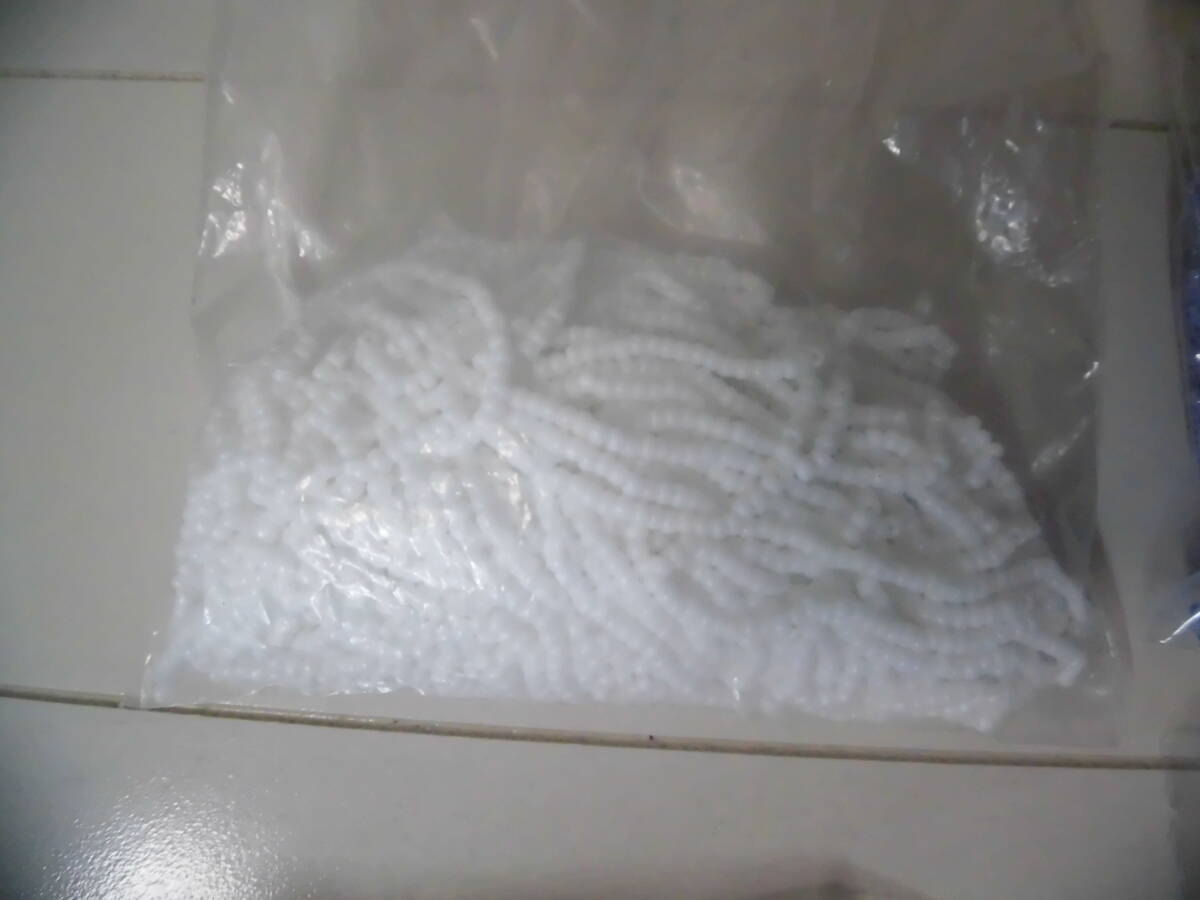 Yahoo!オークション - シードビーズ 糸通しビーズ まとめて 205g ⑦