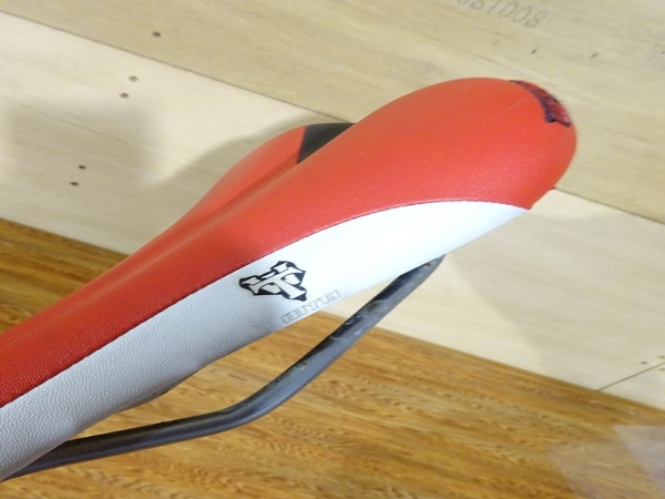 Yahoo!オークション - WTB サドル 年式古い 980