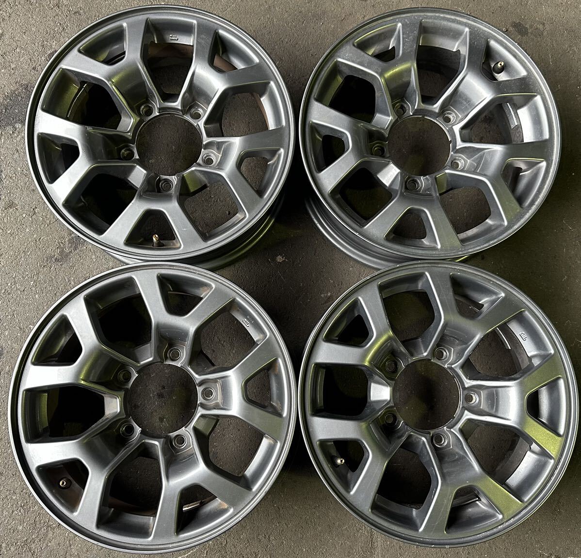 SUZUKI純正アルミホイール PCD139.7 15×5.5J ET5 ハブ径108 4本(純正品)｜売買されたオークション情報、yahooの商品情報をアーカイブ公開 - オークファン ...