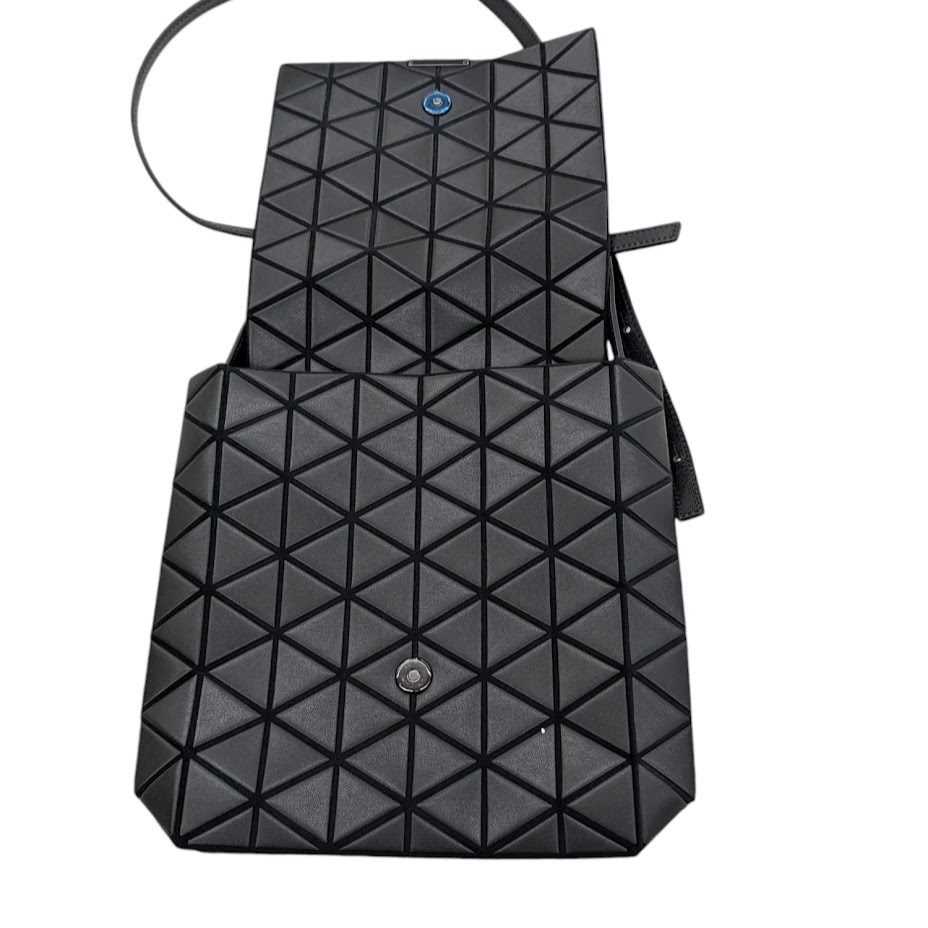 美品 BAOBAO ISSEY MIYAKE バオバオ イッセイミヤケ FLAP 美品 BAOBAO ISSEY MIYAKE バオバオ イッセイミヤケ FLAP