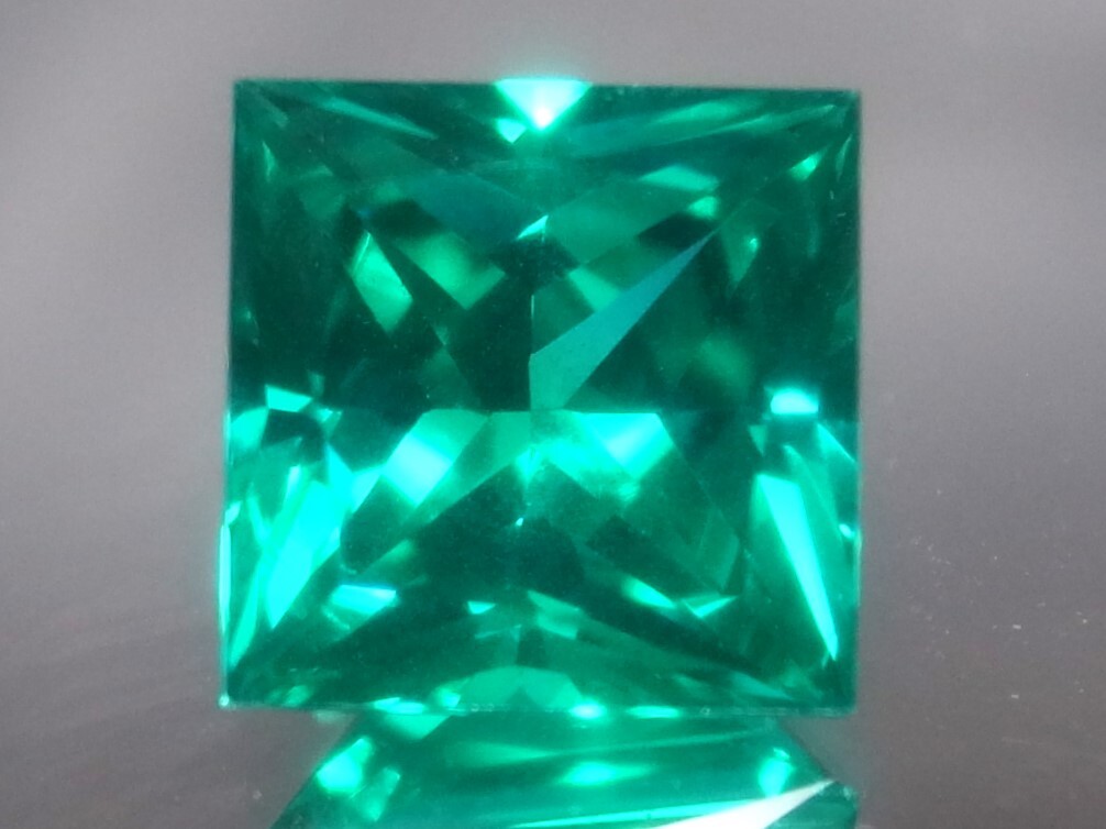 Yahoo!オークション - 3.94ct 新品・大粒サイズ・グリーンパライバカラ...