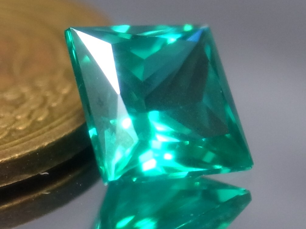 Yahoo!オークション - 3.94ct 新品・大粒サイズ・グリーンパライバカラ...
