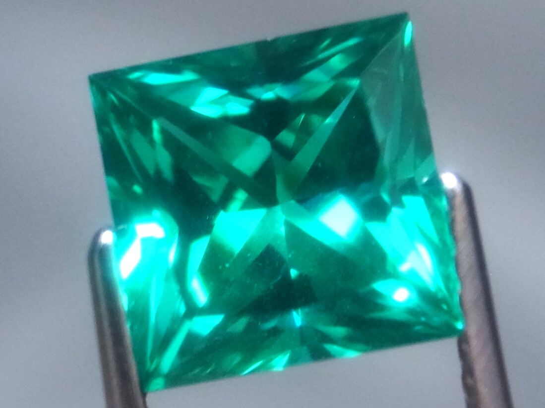 Yahoo!オークション - 3.94ct b 新品・大粒サイズ・グリーンパライバカ...