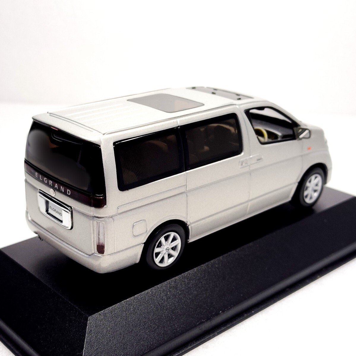 Yahoo!オークション - 台座付 1/43 京商 日産 エルグランド E51 E51型 ...