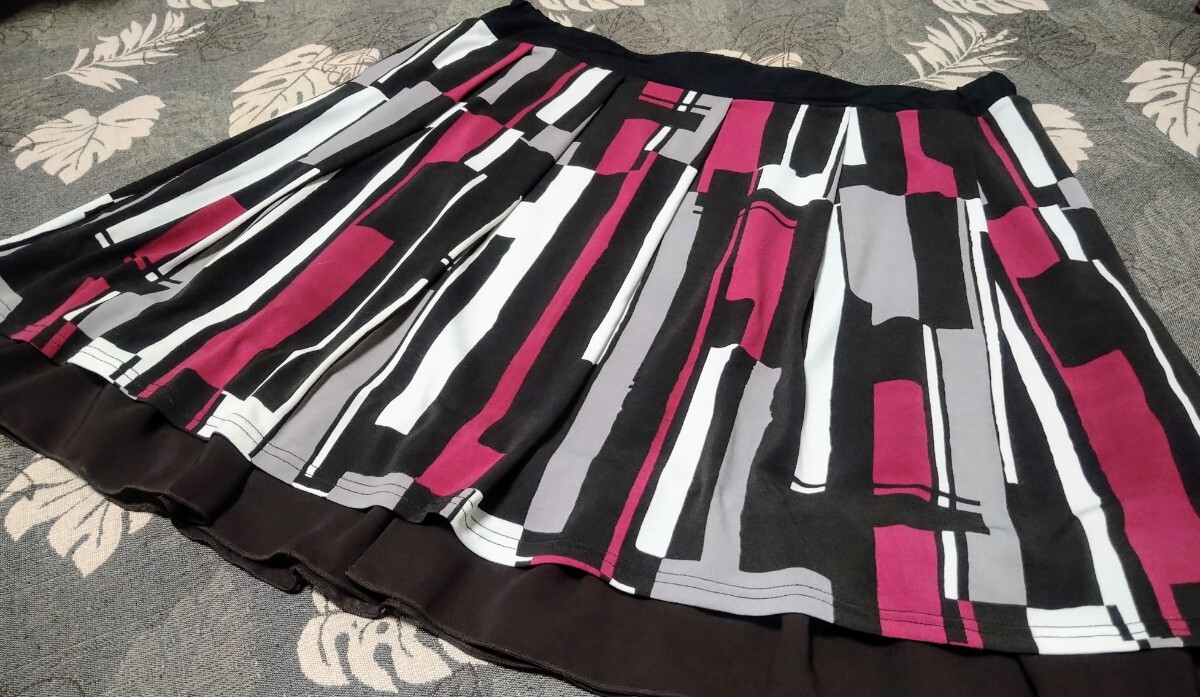 Yahoo!オークション - 【3L〜4L5L】しなやか幾何学柄スカート モダンレ...