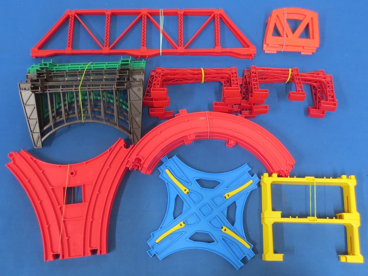 タカラトミー プラレールまとめ売り 2 曲線レール 直線レール ブロック橋脚 鉄橋など 約17kg ジャンク 現状渡し 7700(プラレール)｜売買されたオークション情報、yahooの商品情報 ...