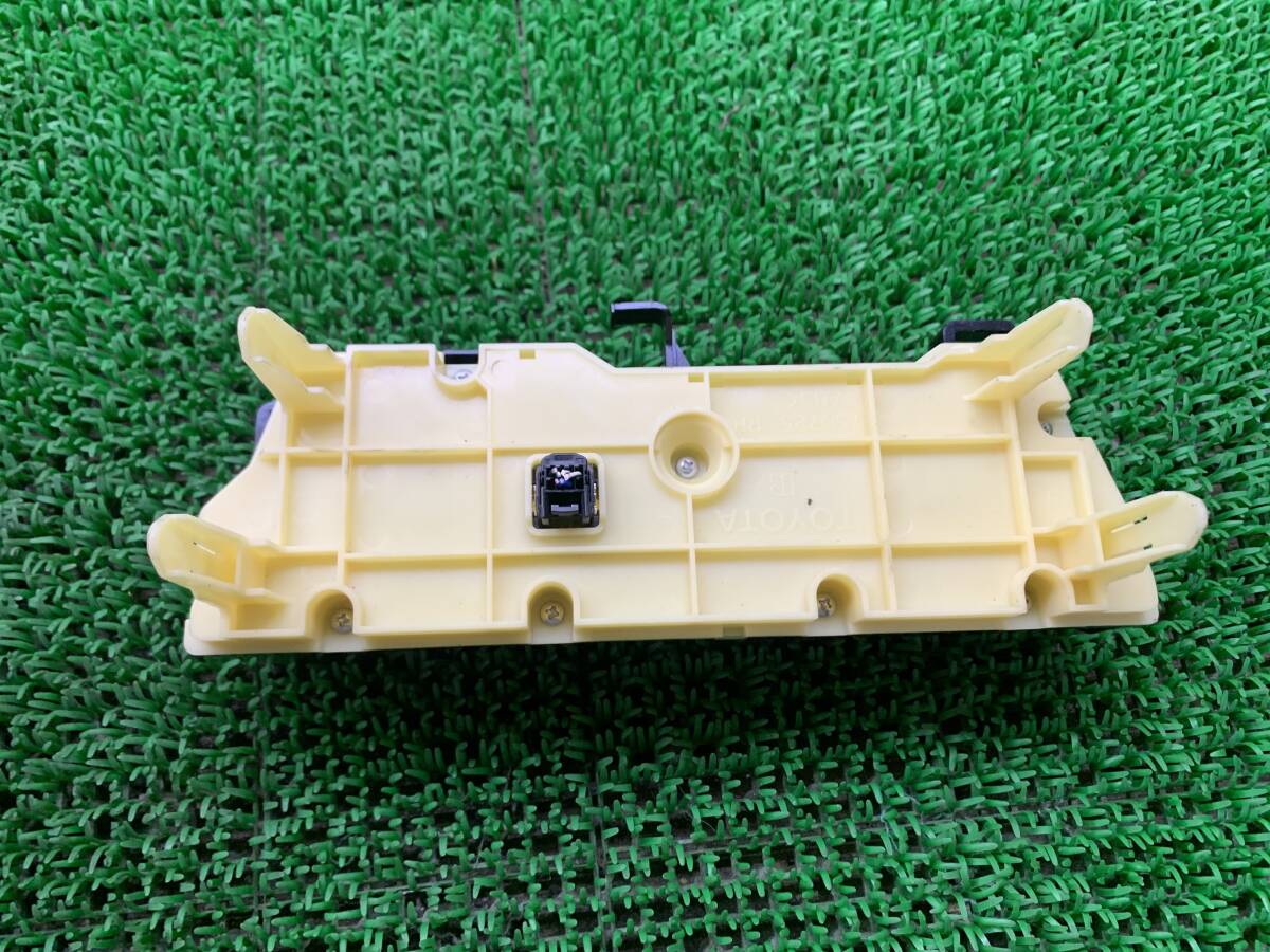 Yahoo!オークション - 即決値段 動作OK M11-7 トヨタ プリウス ZVW30 ...