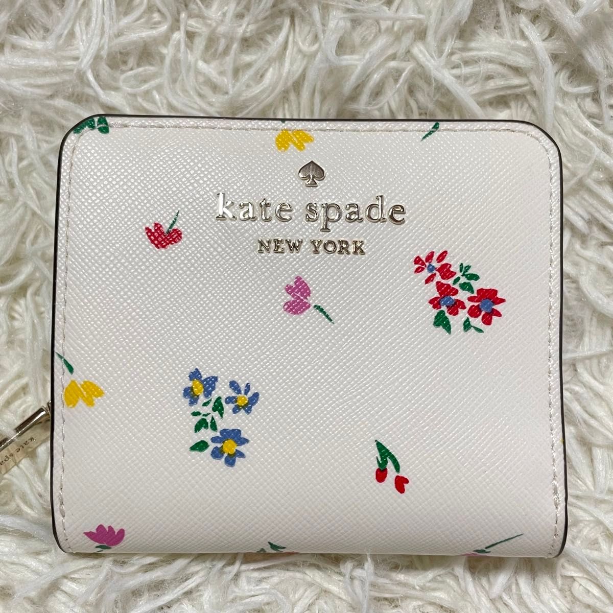 美品 未使用 kate spade ケイト スペード ウォレット 箱付き 花 美品 未使用 kate spade ケイト スペード ウォレット 箱付き 花