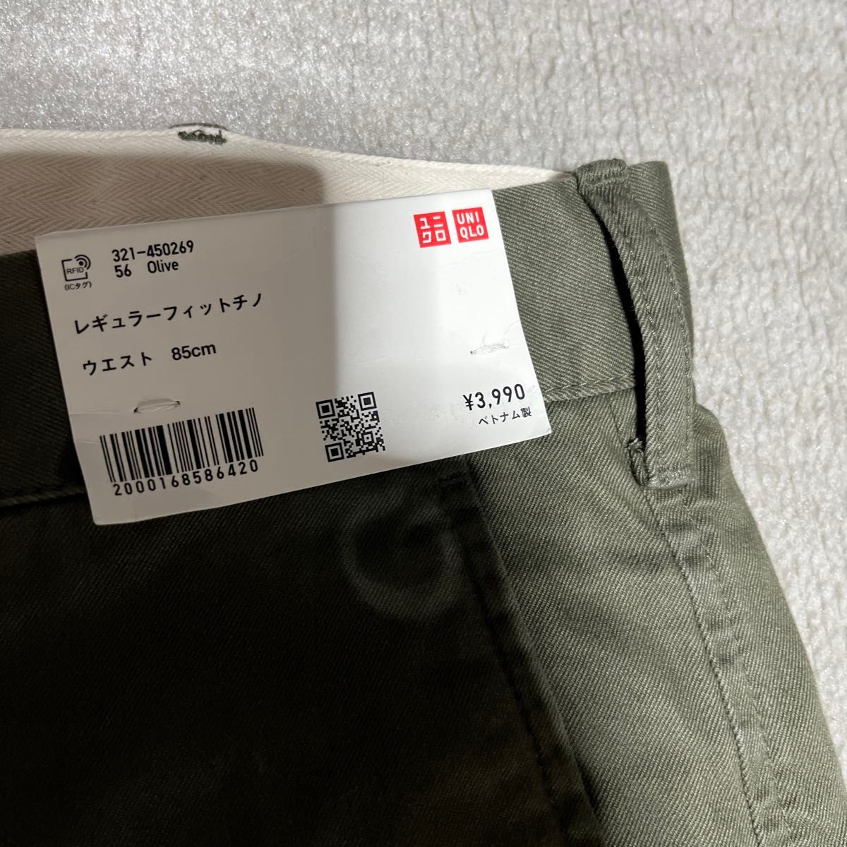 ユニクロ 未使用 レギュラーフィットチノ チノパン オリーブ ユニクロ 未使用 レギュラーフィットチノ チノパン オリーブ