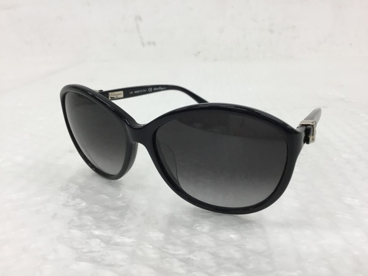 Yahoo!オークション - D364-60 Salvatore Ferragamo フェラガモ 135 サ...