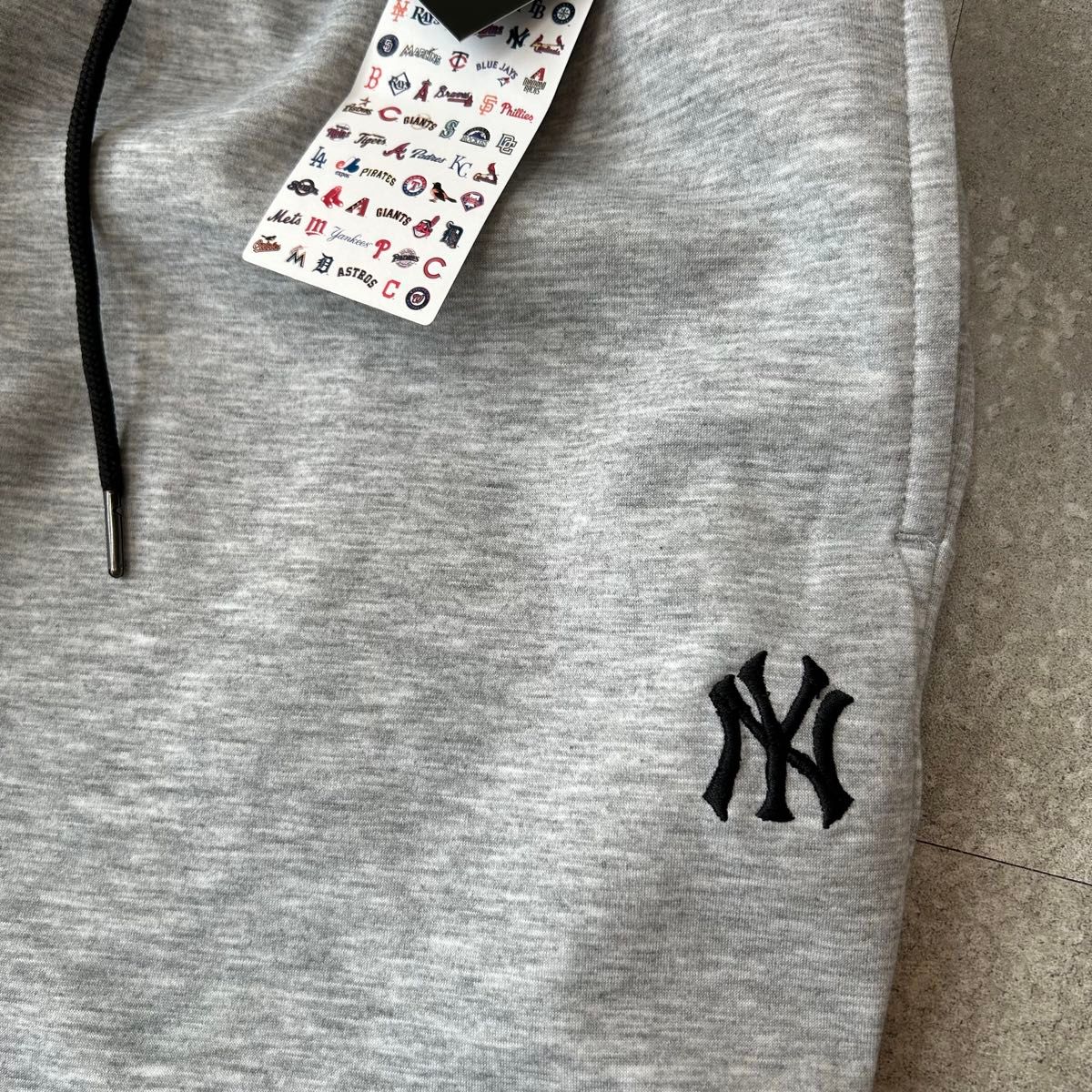 1点のみ【LL】MLB ヤンキース ジップパーカー&パンツ上下 1点のみ【LL】MLB ヤンキース ジップパーカー&パンツ上下