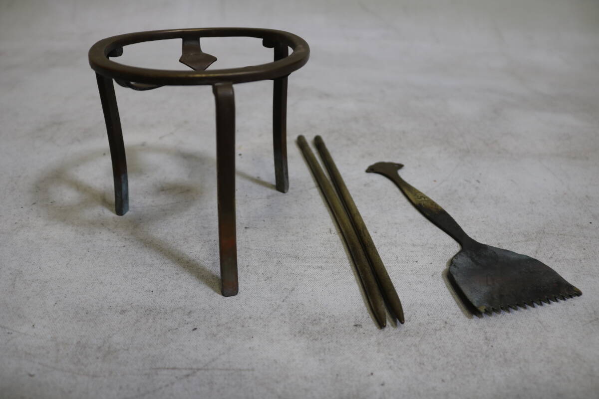 Yahoo!オークション - b233.アンティーク レトロ 古い火鉢の道具五徳...