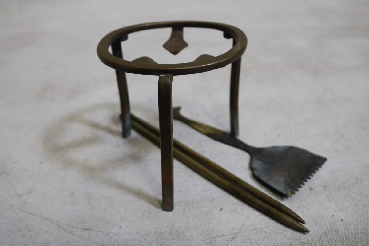 Yahoo!オークション - b233.アンティーク レトロ 古い火鉢の道具五徳...