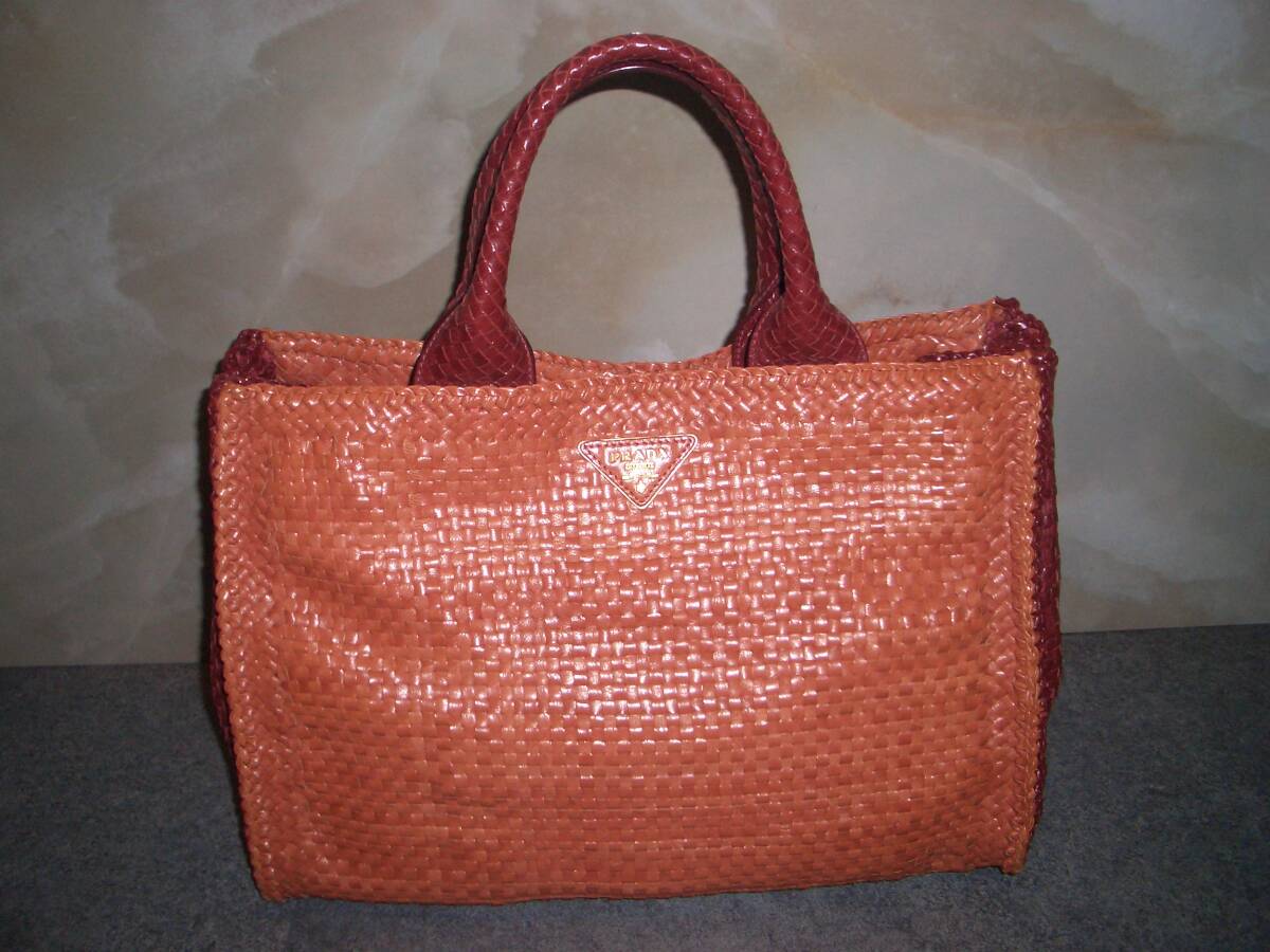 Yahoo!オークション - 38万円 100%本物 プラダ 希少激レアカラー イン...